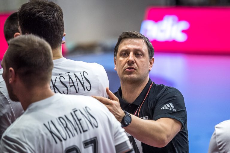 Latvijas handbola federācija pagarina līgumu ar Sandri Veršakovu